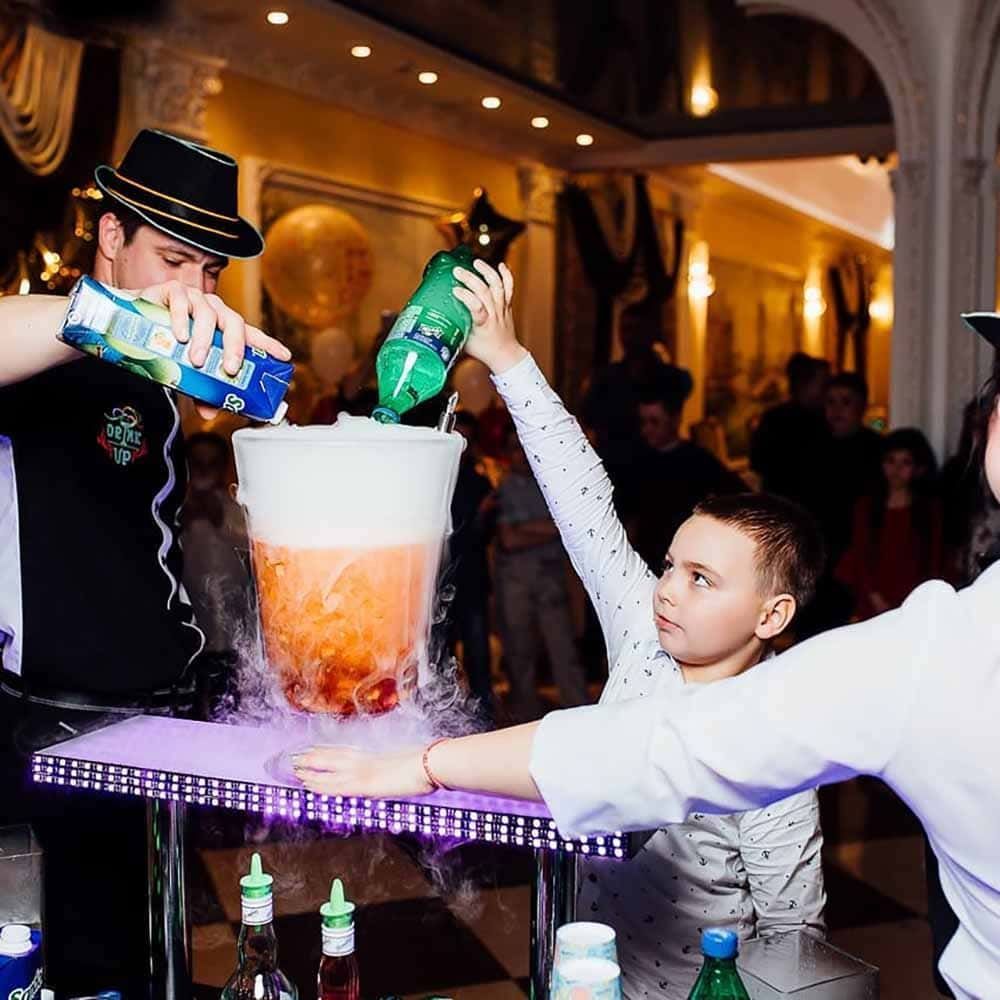 Бармен Шоу в Україні. Замовити Шоу Барменів на виїзд та ціна