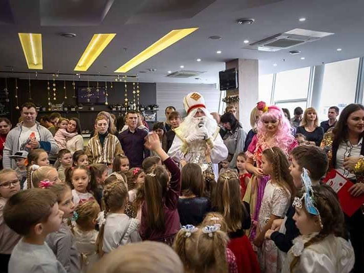 Святий Миколай: привітання для дітей та дорослих з виїздом